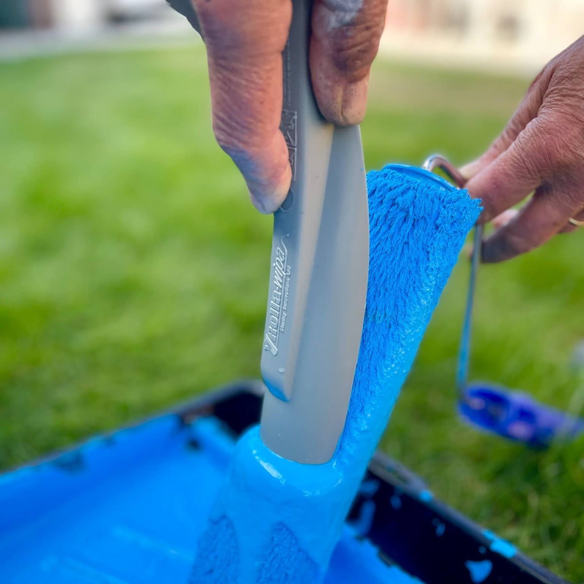 Rolla-wipa 3-in-1 Recycled Plastic Paint Roller Cleaner – Rolla-wipa®